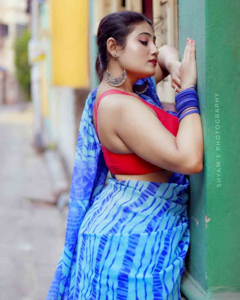 Kolkata Saree Model Soumi Saha Chubby Navel Photoshoot Photos