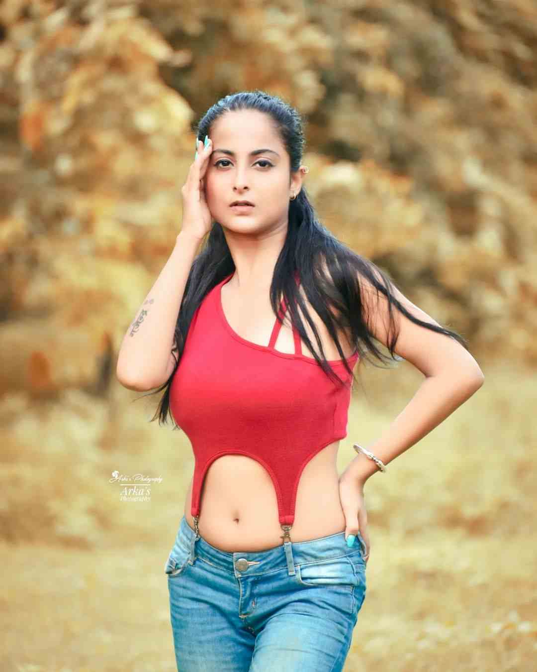 Debpriya ghosh silky slim navel and armpits exposed - glamsundari.in