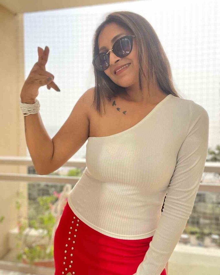 Roma varadkar hot photoshoot in short skirt - glamsundari.in