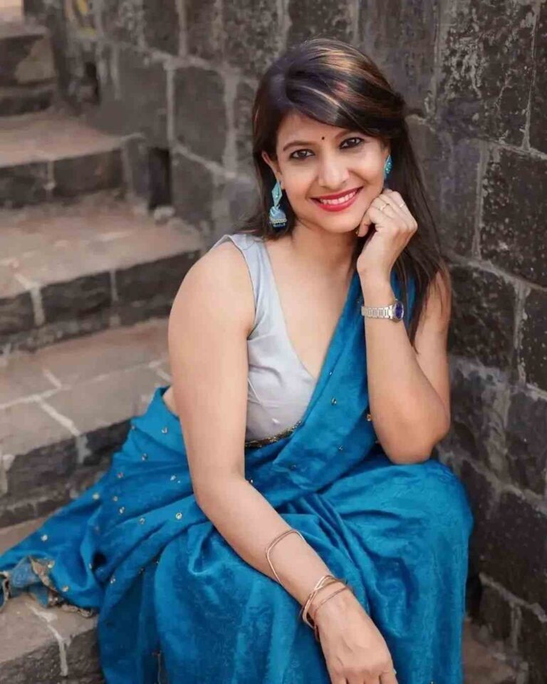 Sima maiti chubby navel exposed in saree - glamsundari.in