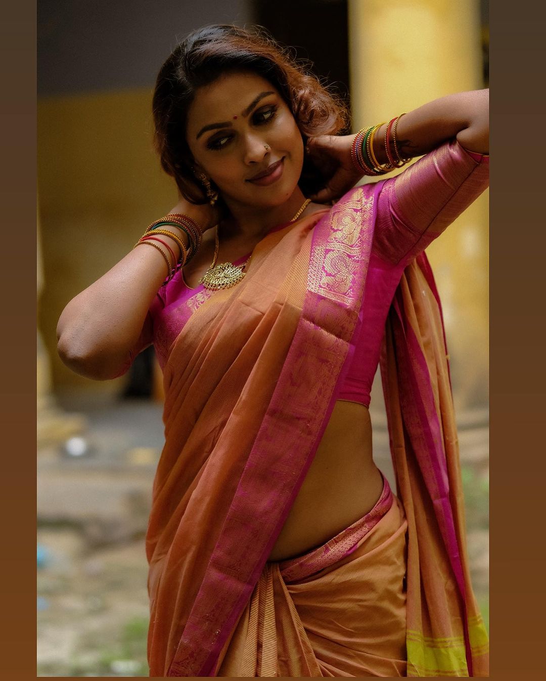 Sri nikha spicy navel exposed in silk saree - glamsundari.in