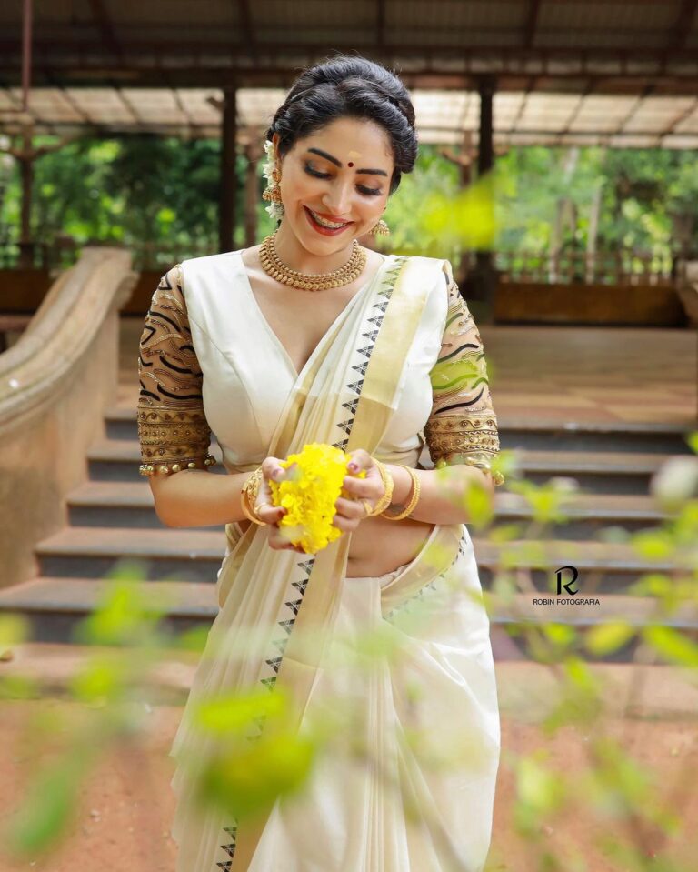 Ameya mathew cute navel exposed in her onam photoshoot - glamsundari.in