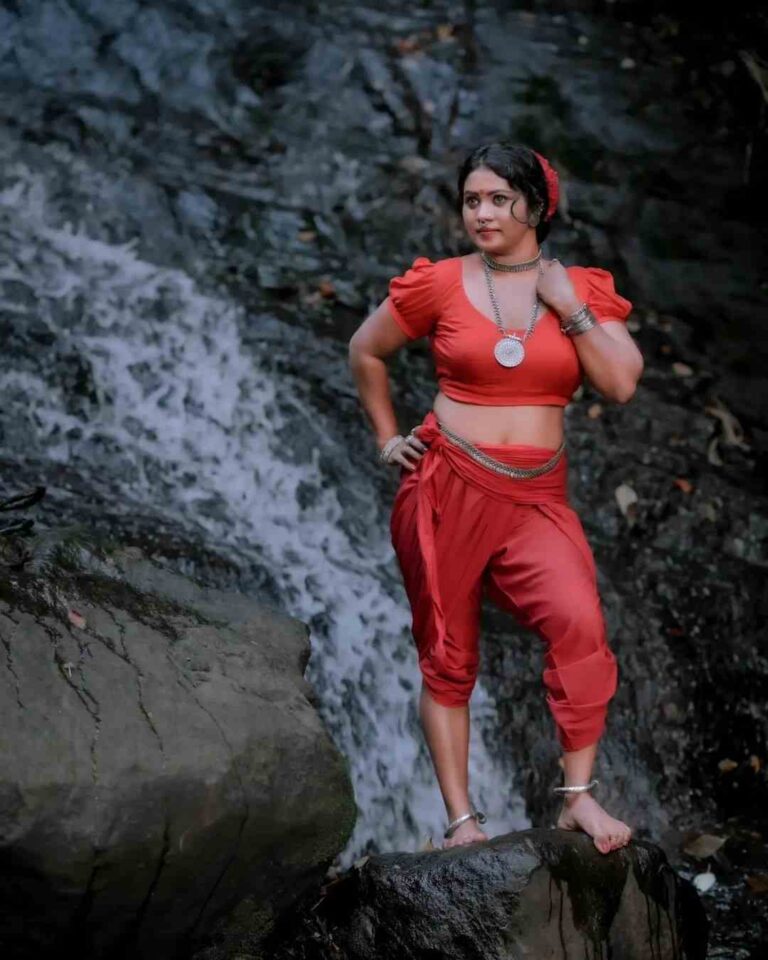Mallu actress sumi sen hot photoshoot in red blouse in falls ...