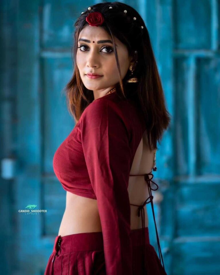 Vasanthi krishnan spicy navel exposed in blouse and skirt - glamsundari.in