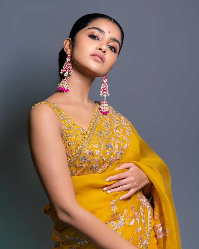 Anupama parameswaran looks hot in bare back blouse and saree photos ...