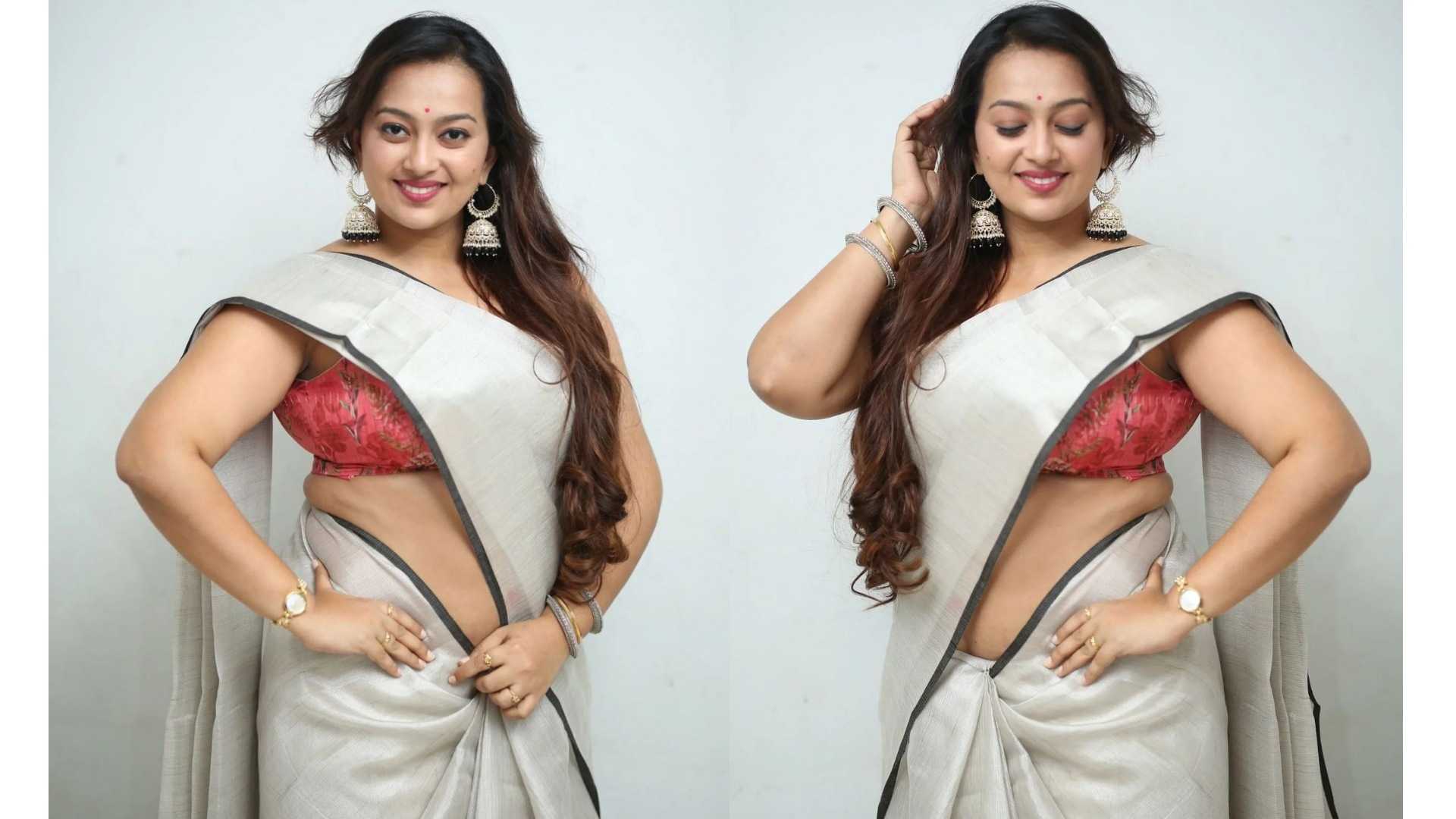 Ester Noronha chubby navel exposed in saree - glamsundari.in