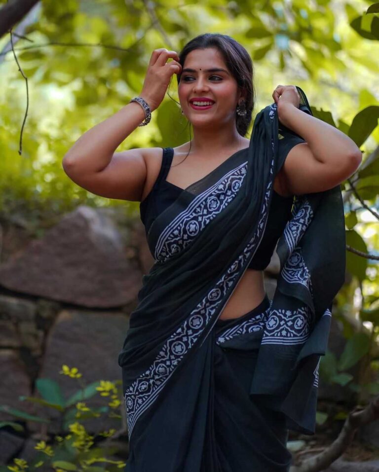 Kavya Kalyanram Hot Outdoor Photoshoot In Sleeveless Saree ...
