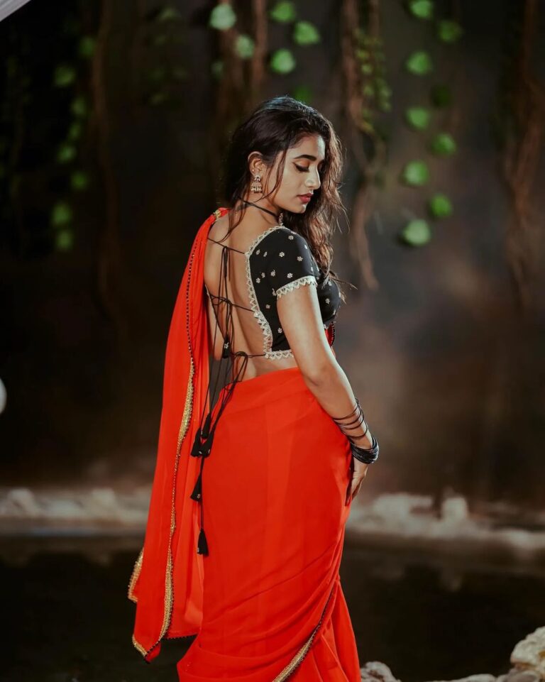 BigBoss 7 Fame Nayani Pavani Silky Curvy Navel Exposed In Bare Back Saree.. - glamsundari.in