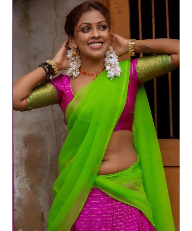 Srinikha Hot Navel & Cleavage Exposed In Dhavani.. - glamsundari.in