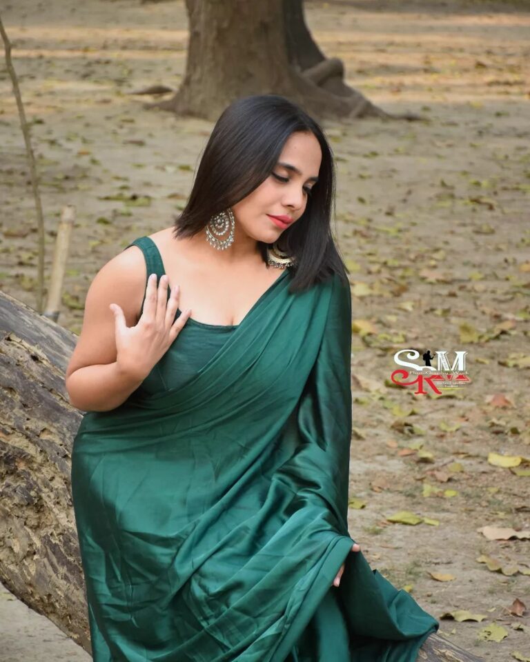 Aritri Dey Chubby Navel Exposed In Saree.. - glamsundari.in