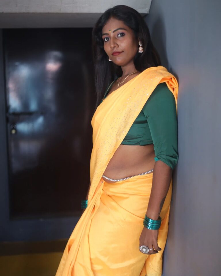 Gomathi cbe ponnu spicy navel exposed in saree - glamsundari.in