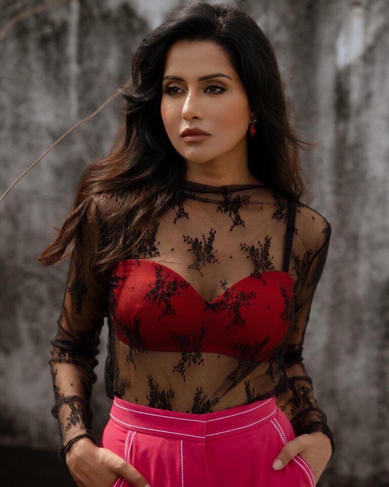 Raiza Wilson Cleavage & Navel Exposed In Transparent Outfit.. - glamsundari.in