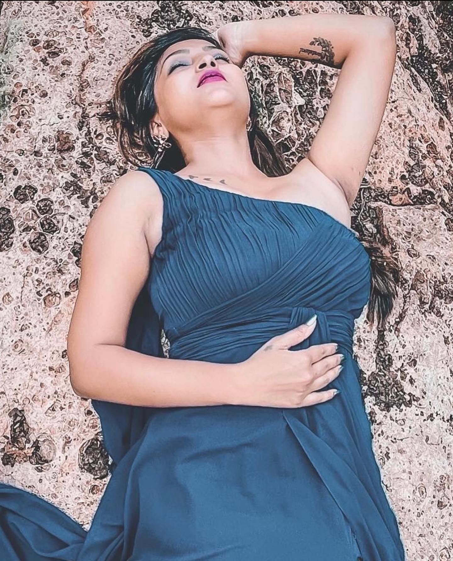 Roma varadkar chubby cleavage & thunder thighs exposed - glamsundari.in