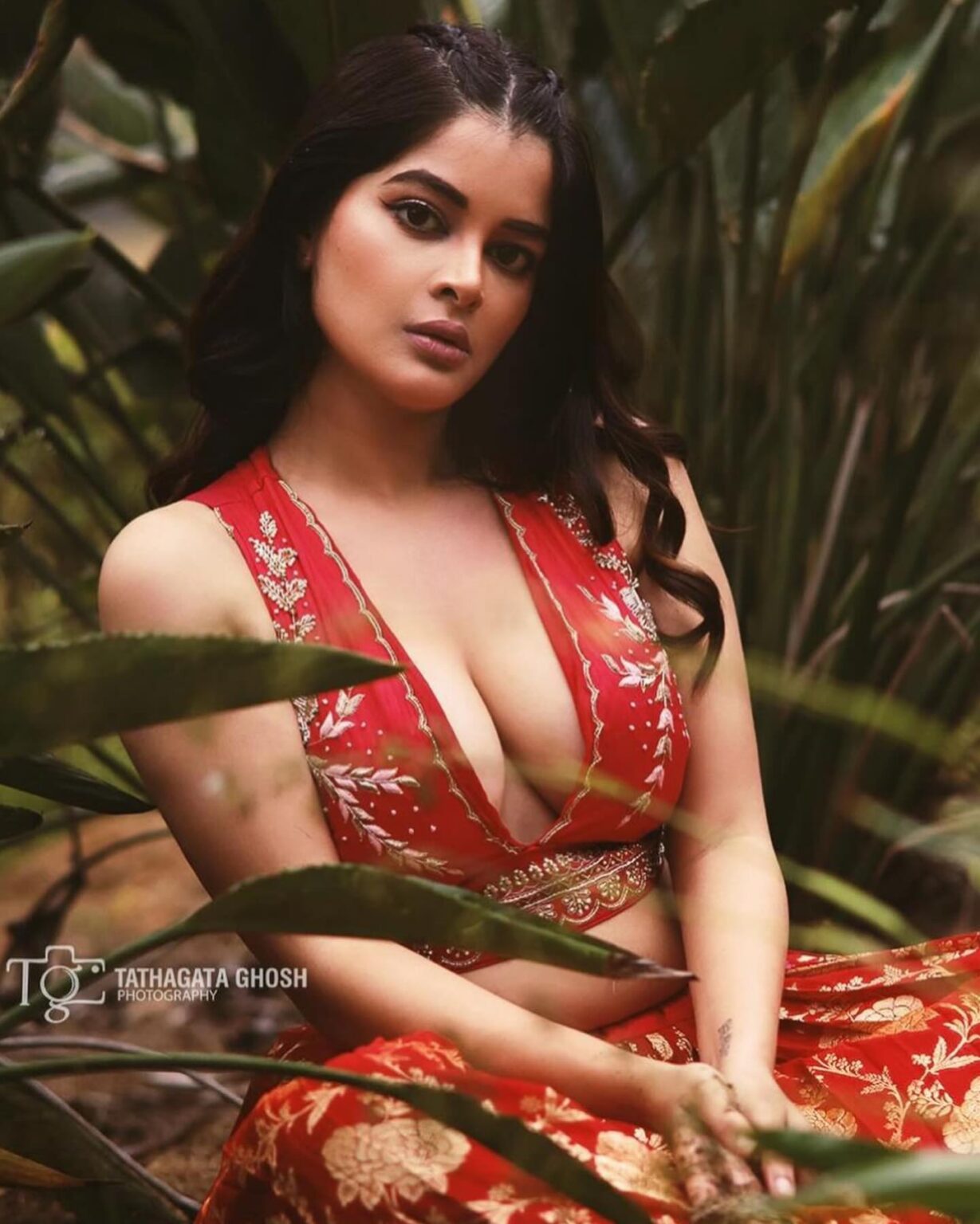 Madhumita Sarcar Spicy Cleavage & Navel Exposed In Glam Outfit.. - glamsundari.in