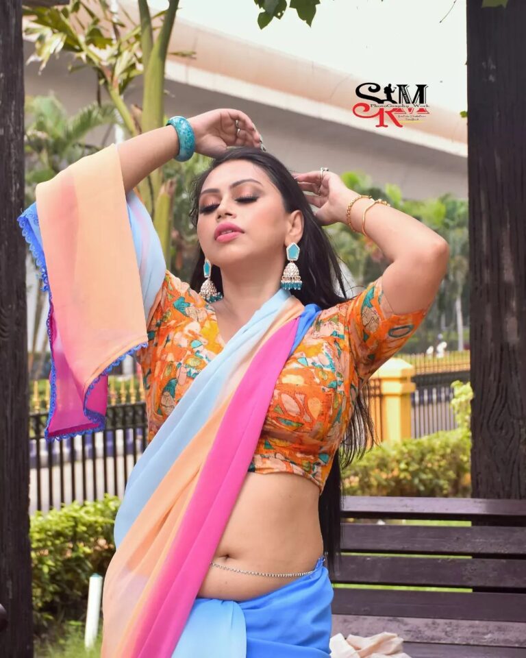 Priyanka Chubby Navel & Belly Button Exposed In Saree.. - glamsundari.in