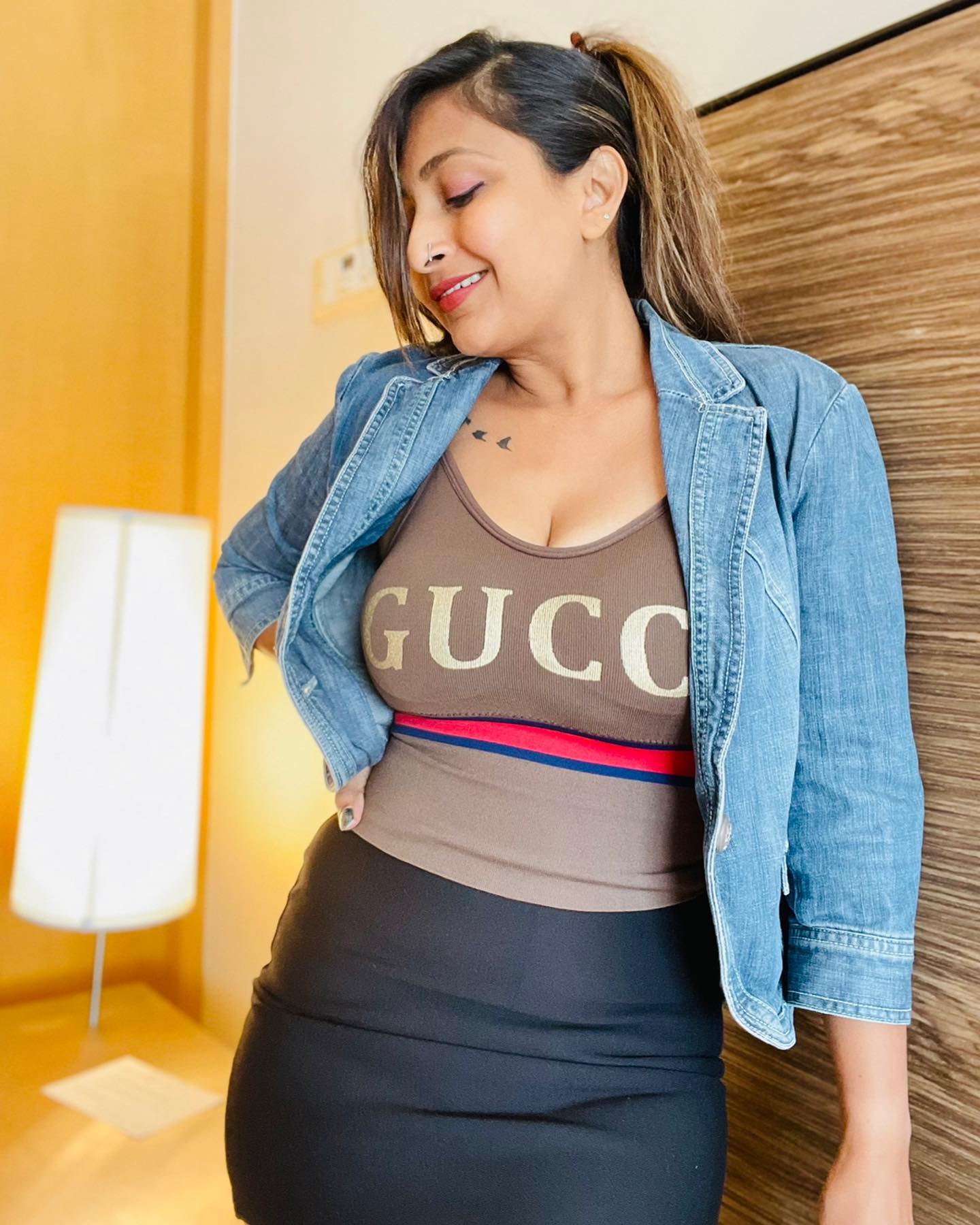Roma varadkar hot cleavage and thighs exposed in glam outfit ...