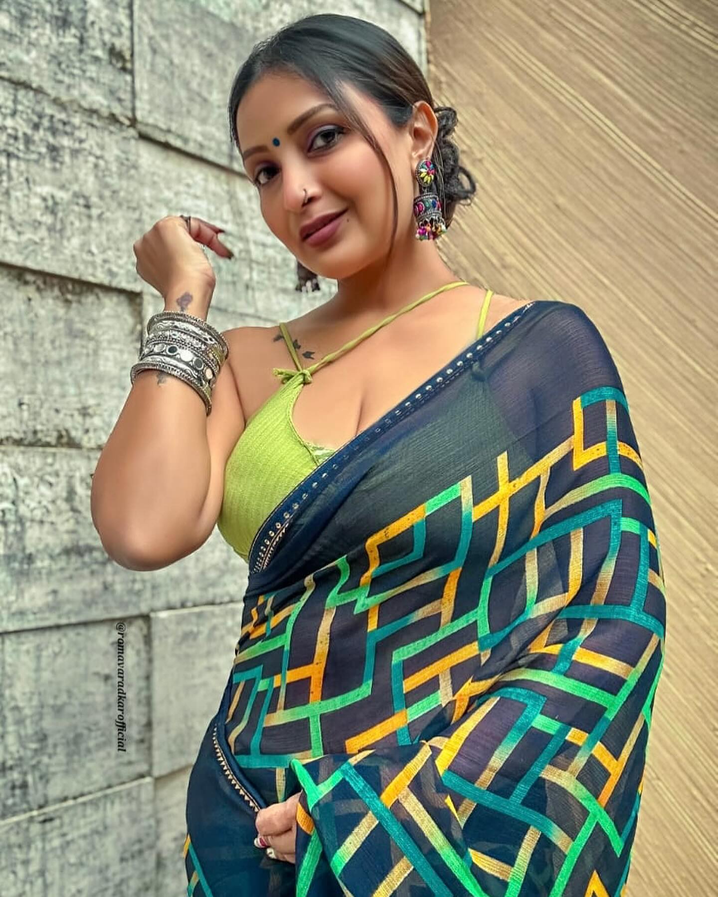 Roma Varadkar Chubby Cleavage & Curvy Navel Exposed In Saree ...