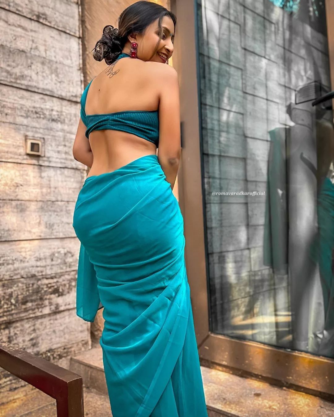 Roma Varadkar Curvy Navel Exposed In Bare Back Saree.. - glamsundari.in