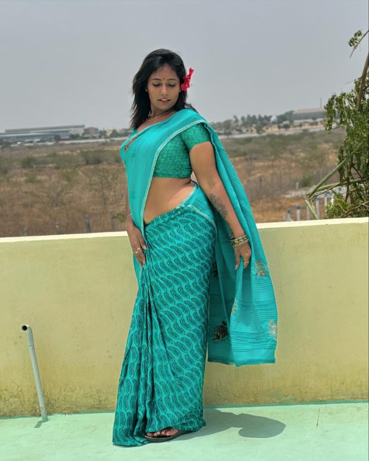 Covai Youtuber Gomathi Hot Photoshoot In Green Saree.. - glamsundari.in