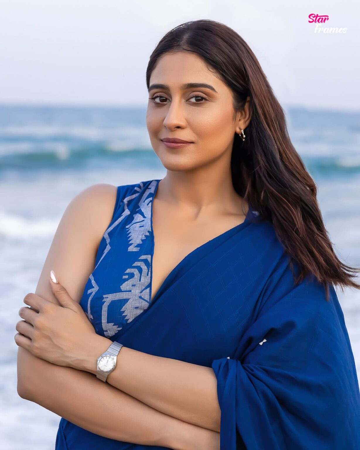 Regina Cassandra Spicy Beach Photoshoot In Sleeveless Saree 4686