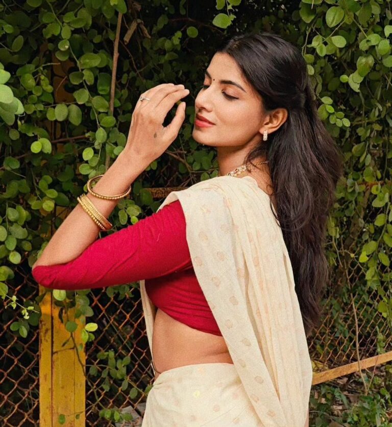 Aastha Sharan hot navel saree photoshoot. - glamsundari.in