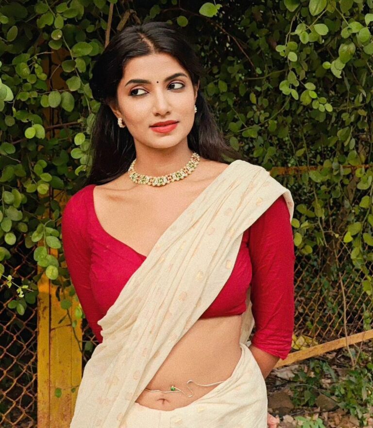 Aastha Sharan hot navel saree photoshoot. - glamsundari.in