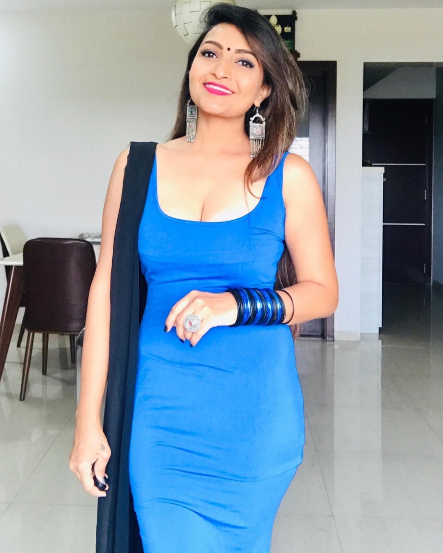 Roma varadkar chubby cleavage exposed in tight low neck salwar ...