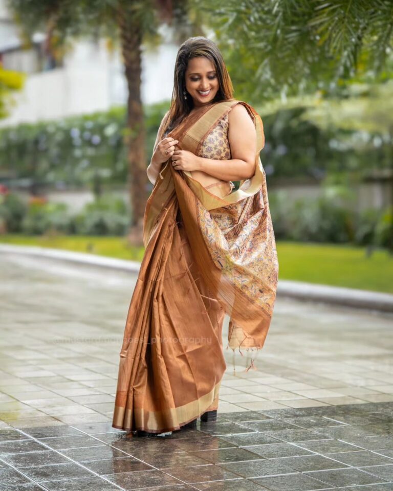 Mallu beauty ann maria looks gorgeous in saree. - glamsundari.in