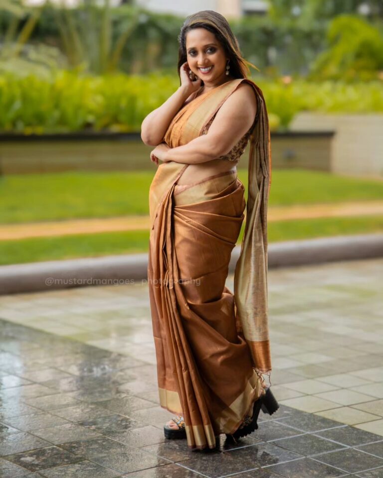 Mallu beauty ann maria looks gorgeous in saree. - glamsundari.in