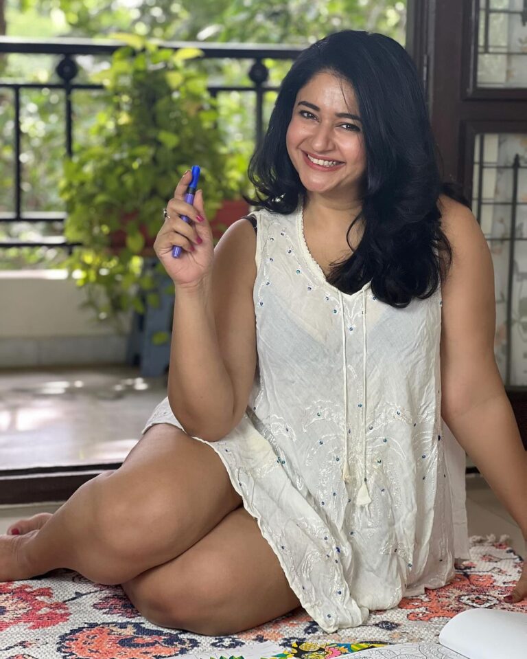 Poonam Bajwa Thunder Thighs Exposed In Transparent Short Skirt
