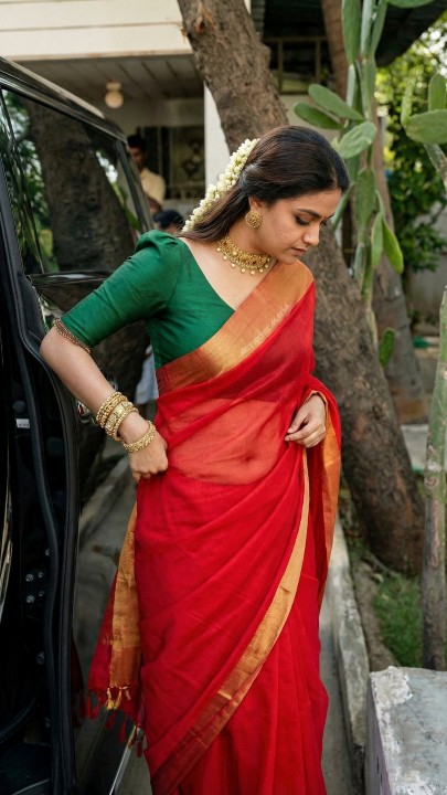 Keerthy suresh silky navel exposed in red saree.. - glamsundari.in